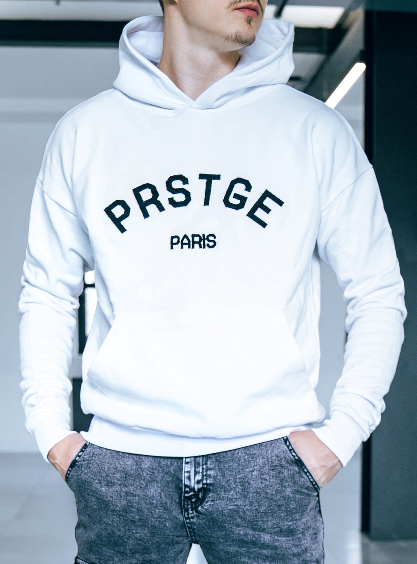 Patché Hoodie in White | PRSTGE
